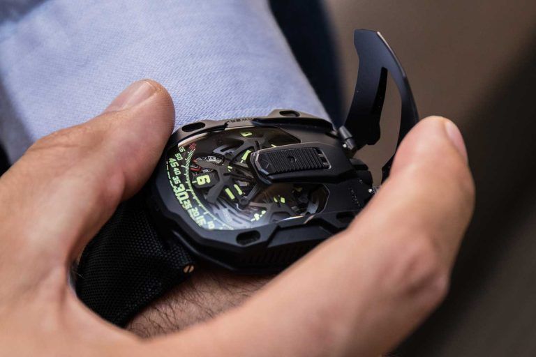 Đồng hồ URWERK UR-105 TTH "Tantali Hull" 12 chiếc trên toàn thế giới ...