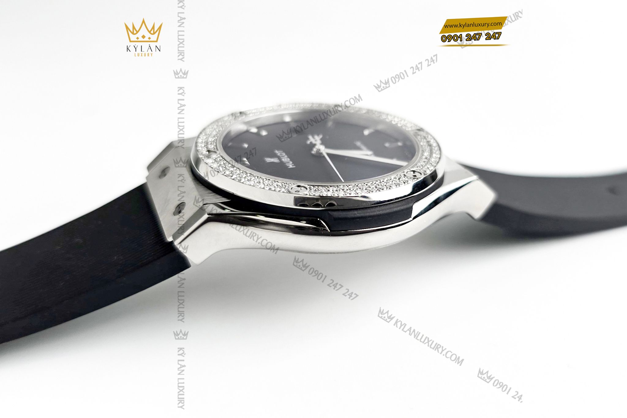 Đồng hồ Hublot Classic Fusion Titanium Diamonds 42mm